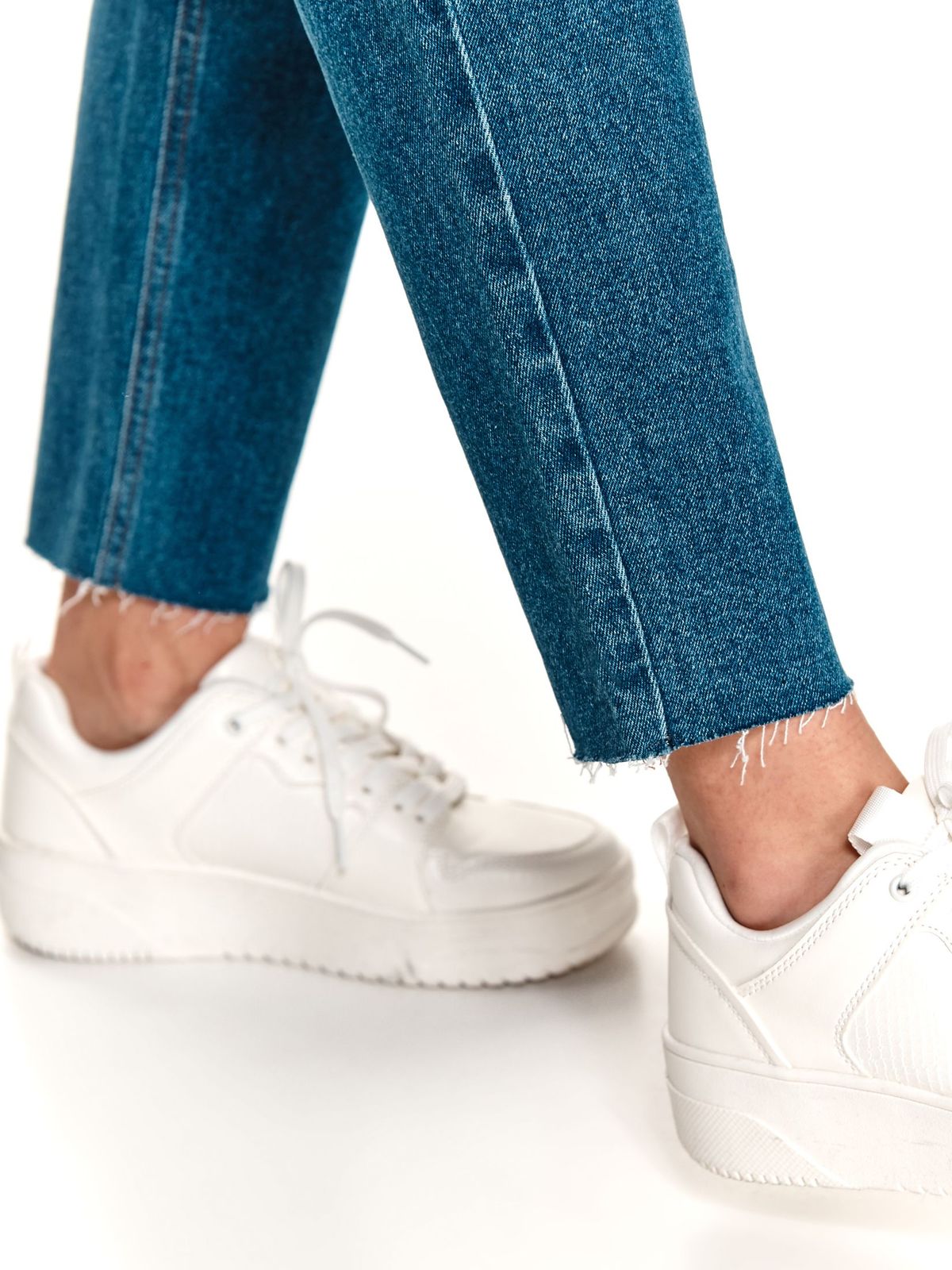 Свободни дънки с висока талия с колан | Trendo.bg