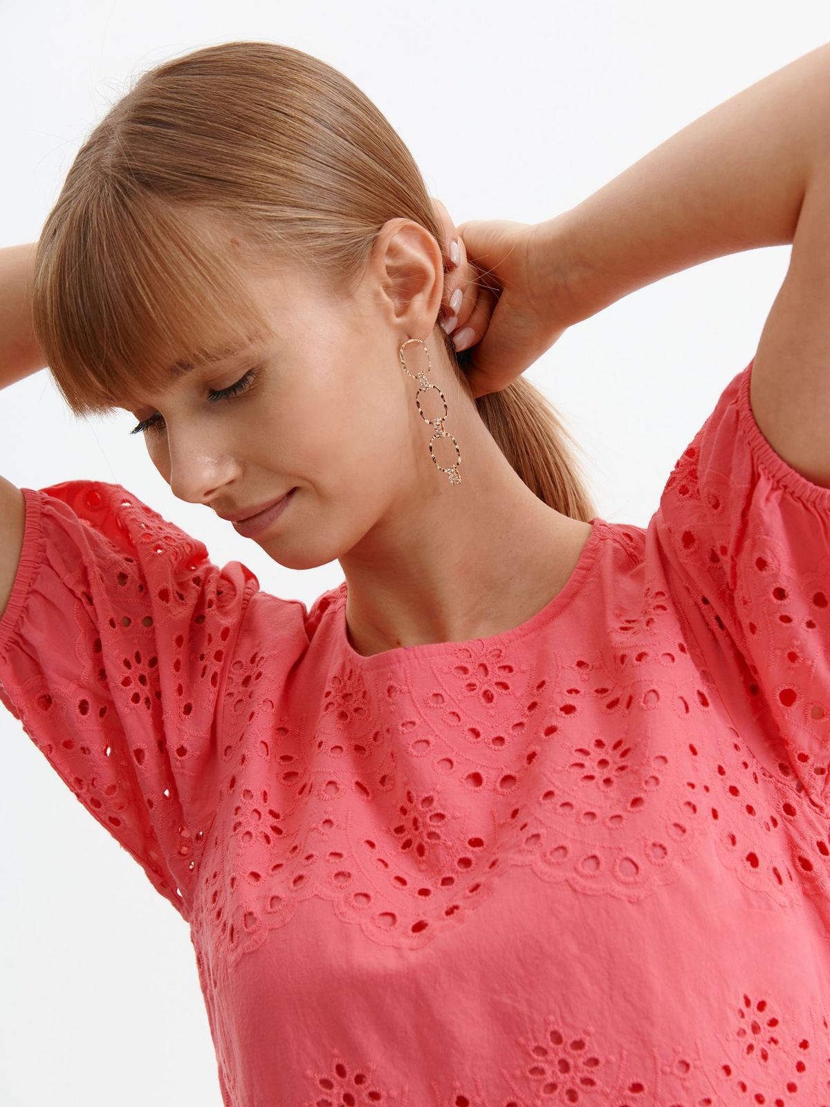 Къса памучна рокля с дантела и буфан ръкави | Trendo.bg